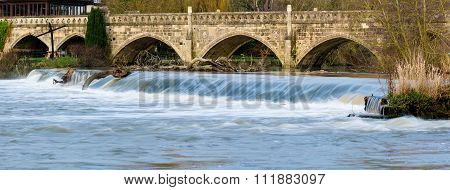 High Water Flow 图片和照片（免费试用） | Bigstock