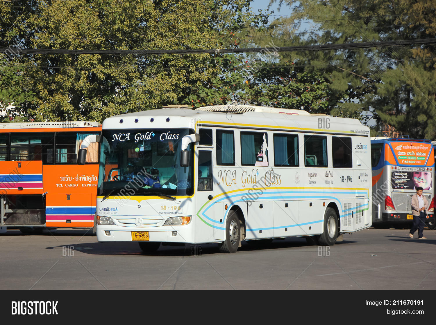 Mercedes Benz Bus Image & Photo (Free Trial) | Bigstock