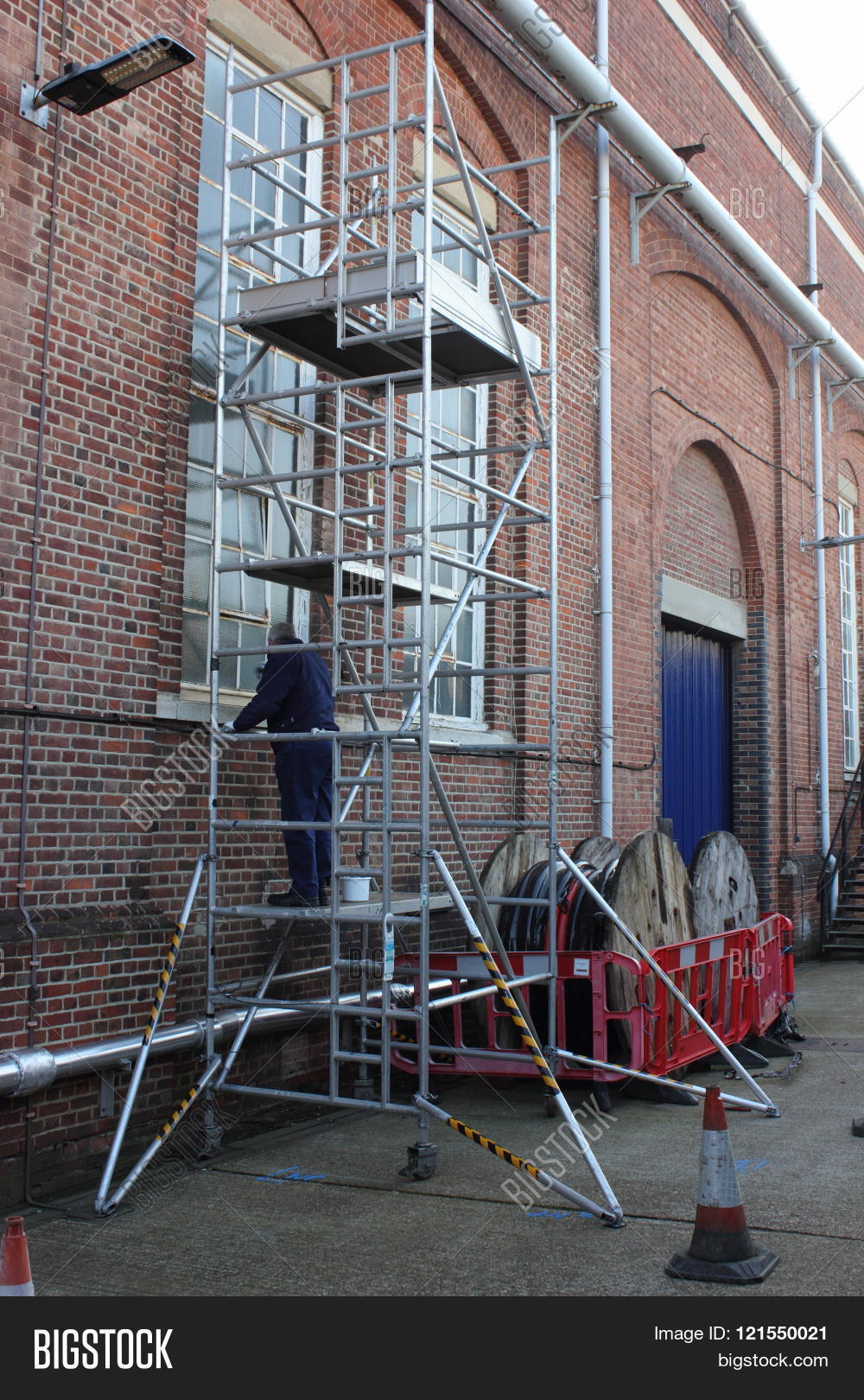 Working Scaffold Tower Image & Photo (Free Trial) | Bigstock