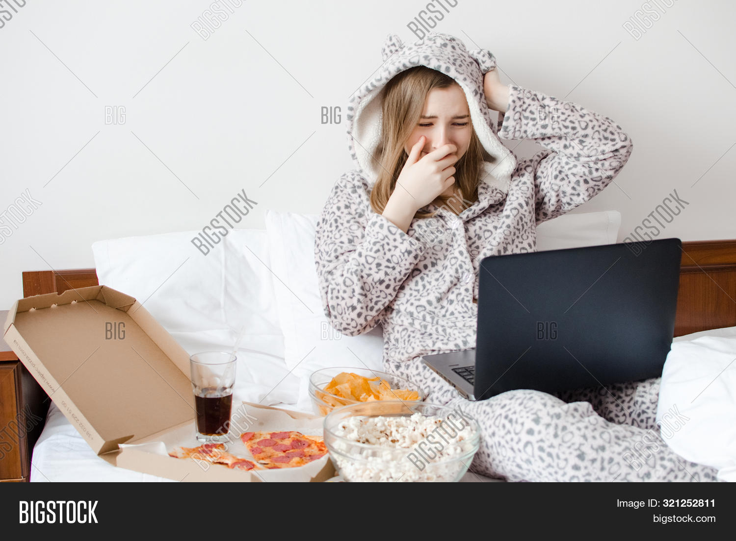 Beautiful Young Woman Image & Photo (Free Trial) | Bigstock