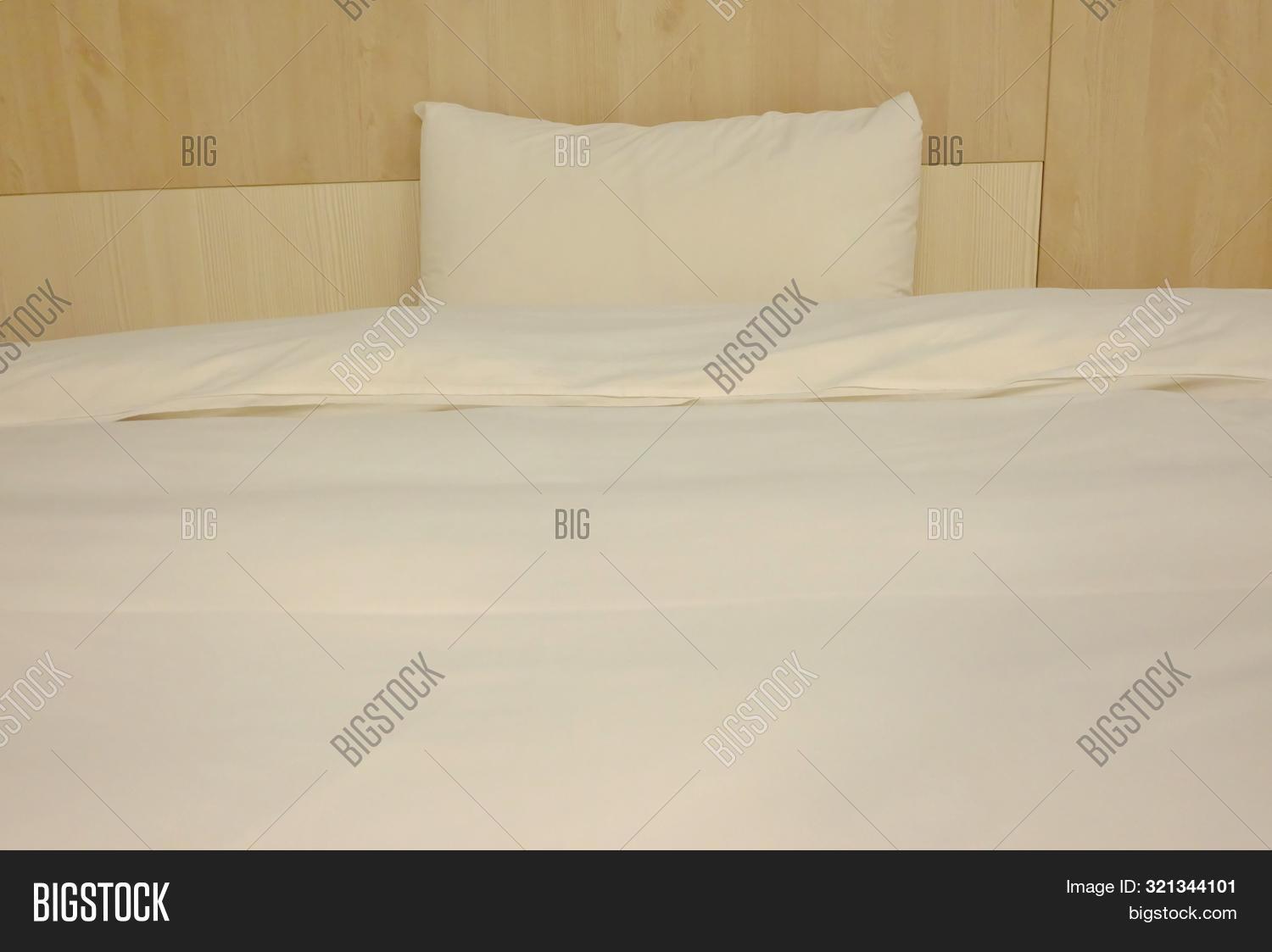 White Bed Room Clean Image & Photo (Free Trial) | Bigstock