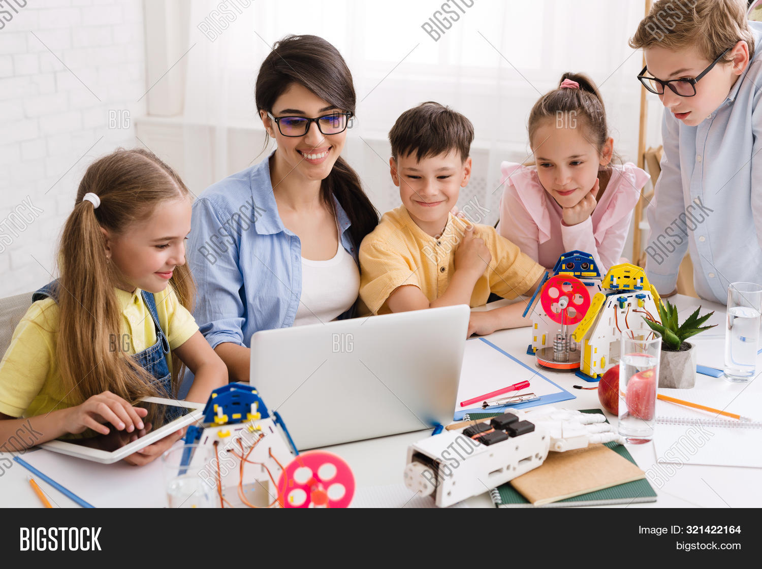 Kids Learning About Image & Photo (Free Trial) | Bigstock