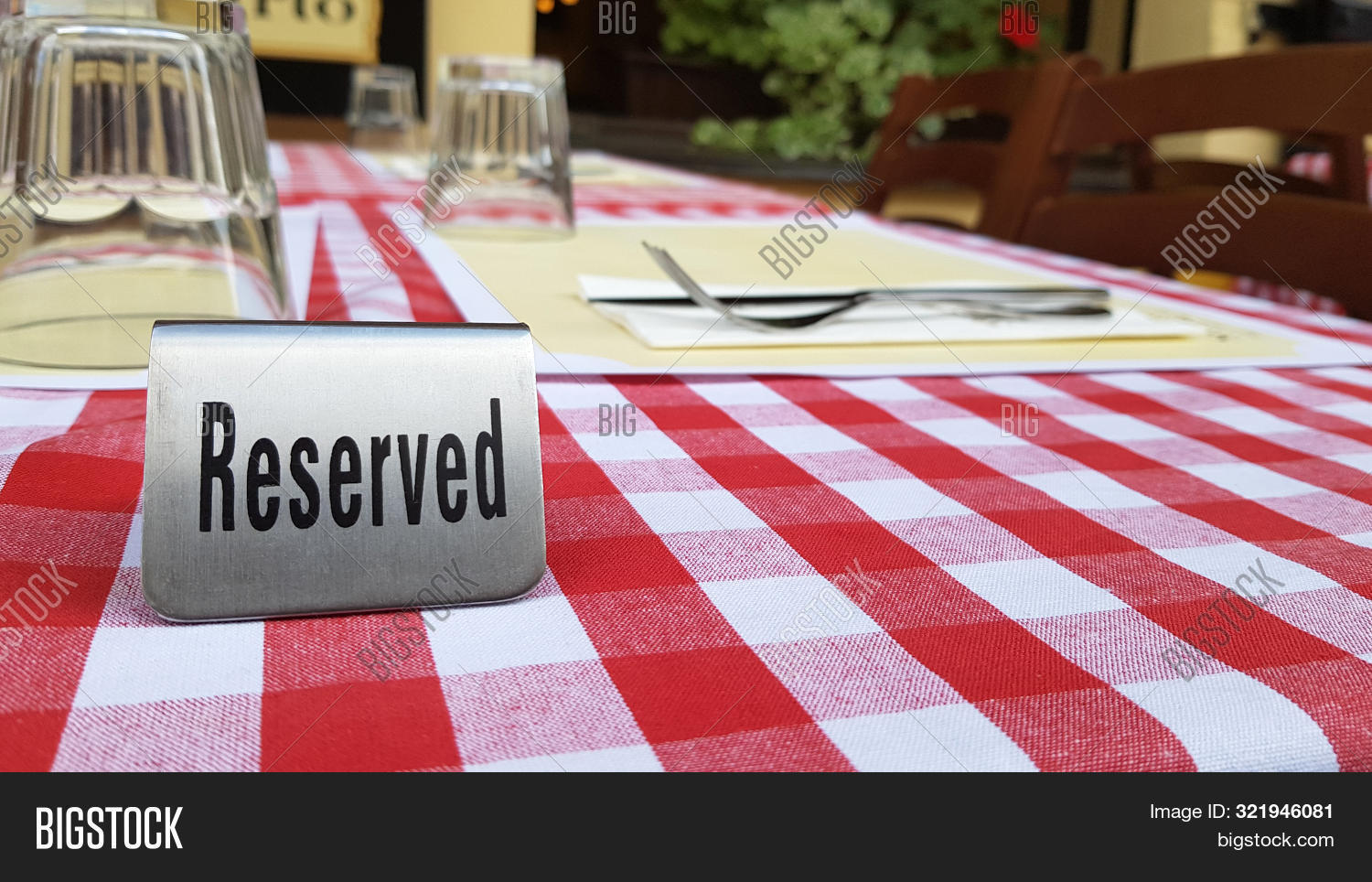 Reserved Table Outdoor Image & Photo (Free Trial) | Bigstock