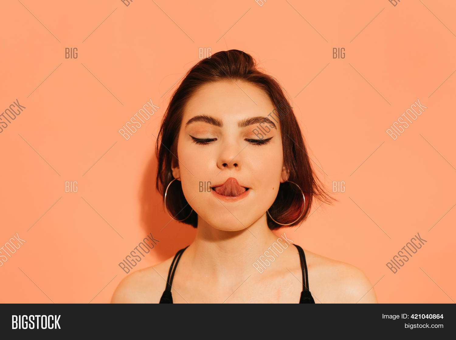 Young Woman Grimacing Image & Photo (Free Trial) | Bigstock