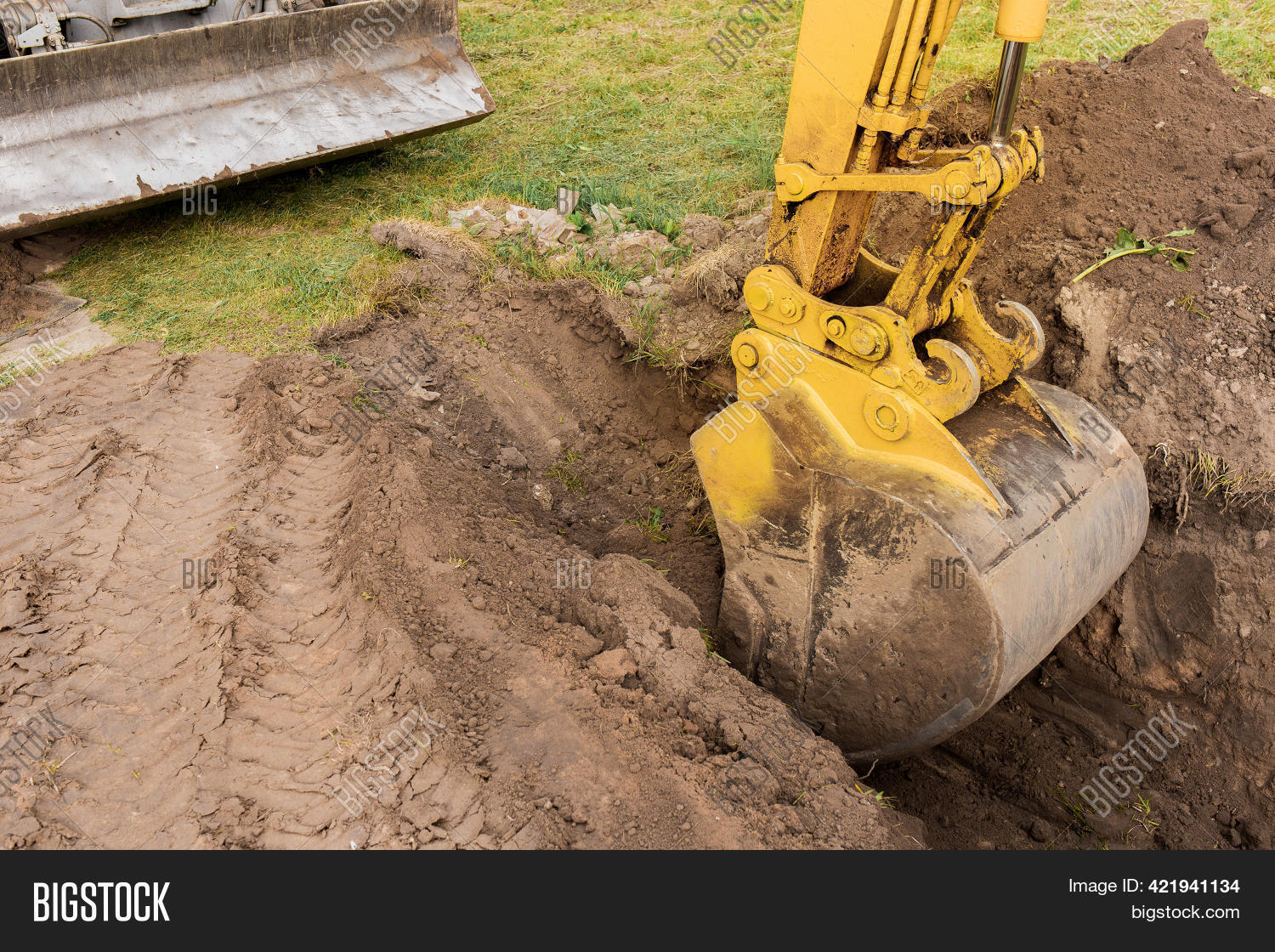 Bucket Excavator Pile Image & Photo (Free Trial) | Bigstock