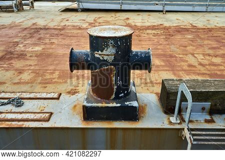 Cruciform Mooring Image & Photo (Free Trial) | Bigstock