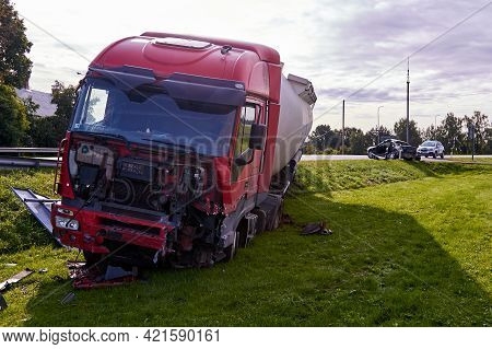 Car After Collision Image & Photo (Free Trial) | Bigstock