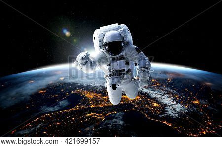 Astronaut Spaceman Do Image & Photo (Free Trial) | Bigstock