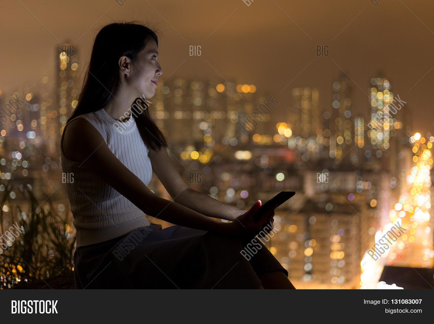 Woman Looking Far Away Image & Photo (Free Trial) | Bigstock