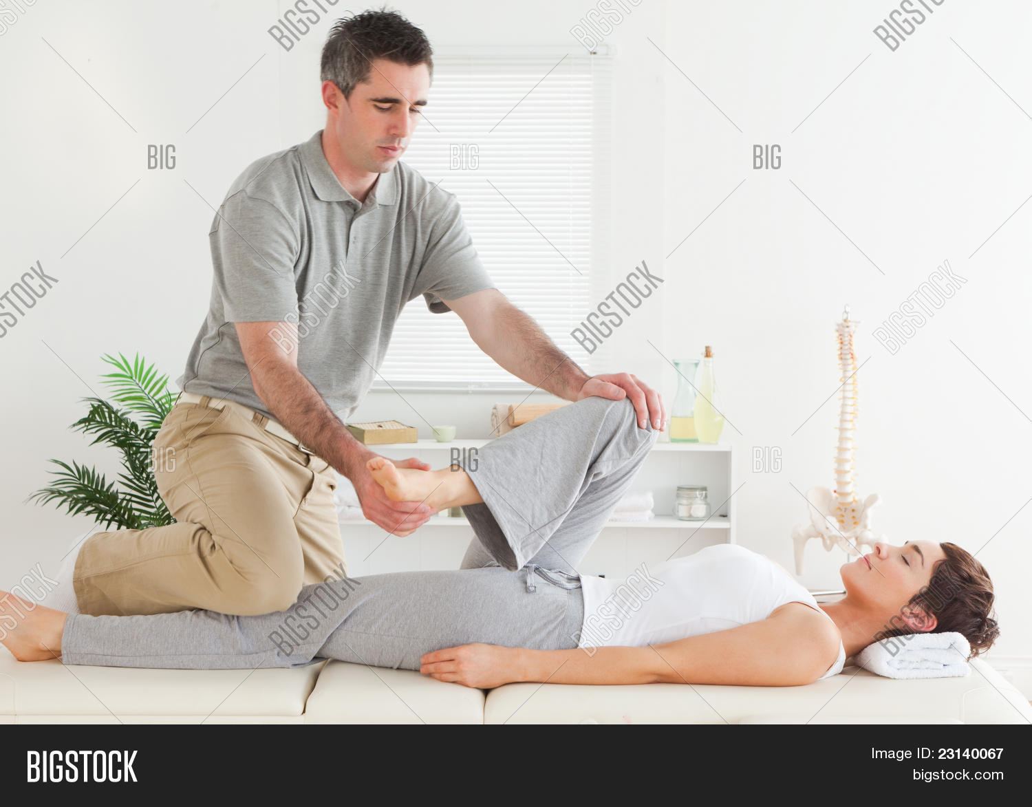 Chiropractor Image & Photo (Free Trial) | Bigstock