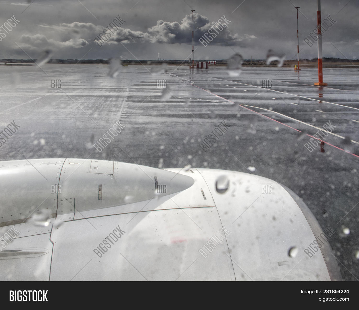 De-icing Aircraft Wing Image & Photo (Free Trial) | Bigstock