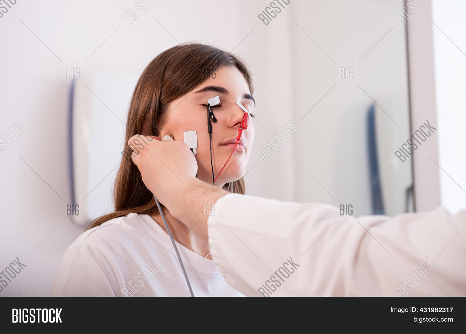 Patient Nerves Testing Image & Photo (Free Trial) | Bigstock