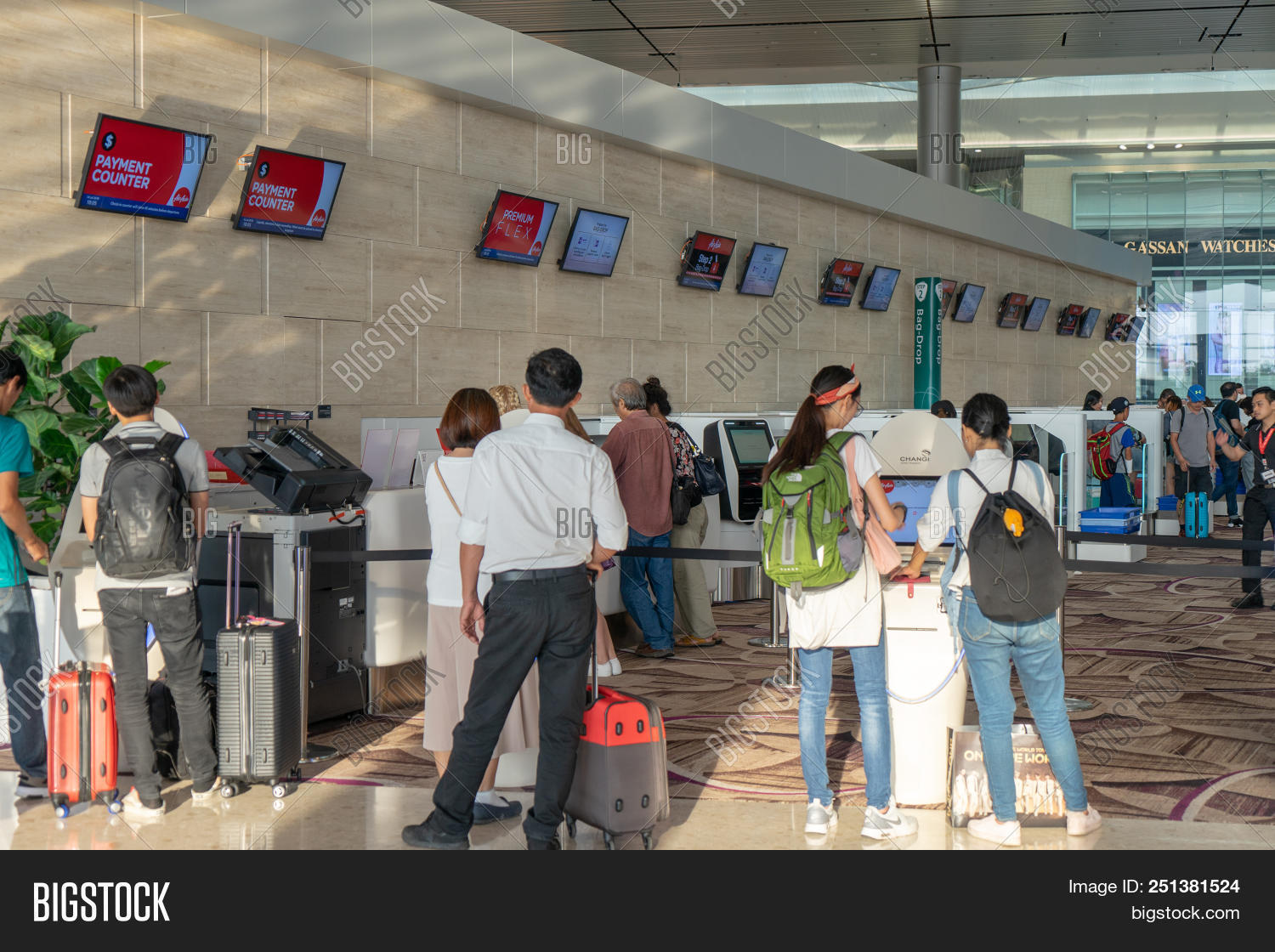 Visitors Walk Around Image & Photo (Free Trial) | Bigstock