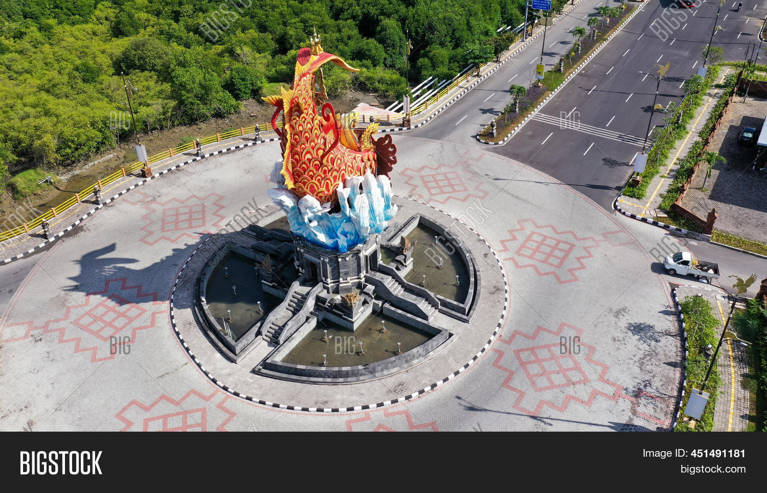 Aerial Roundabout Fish Image & Photo (Free Trial) | Bigstock