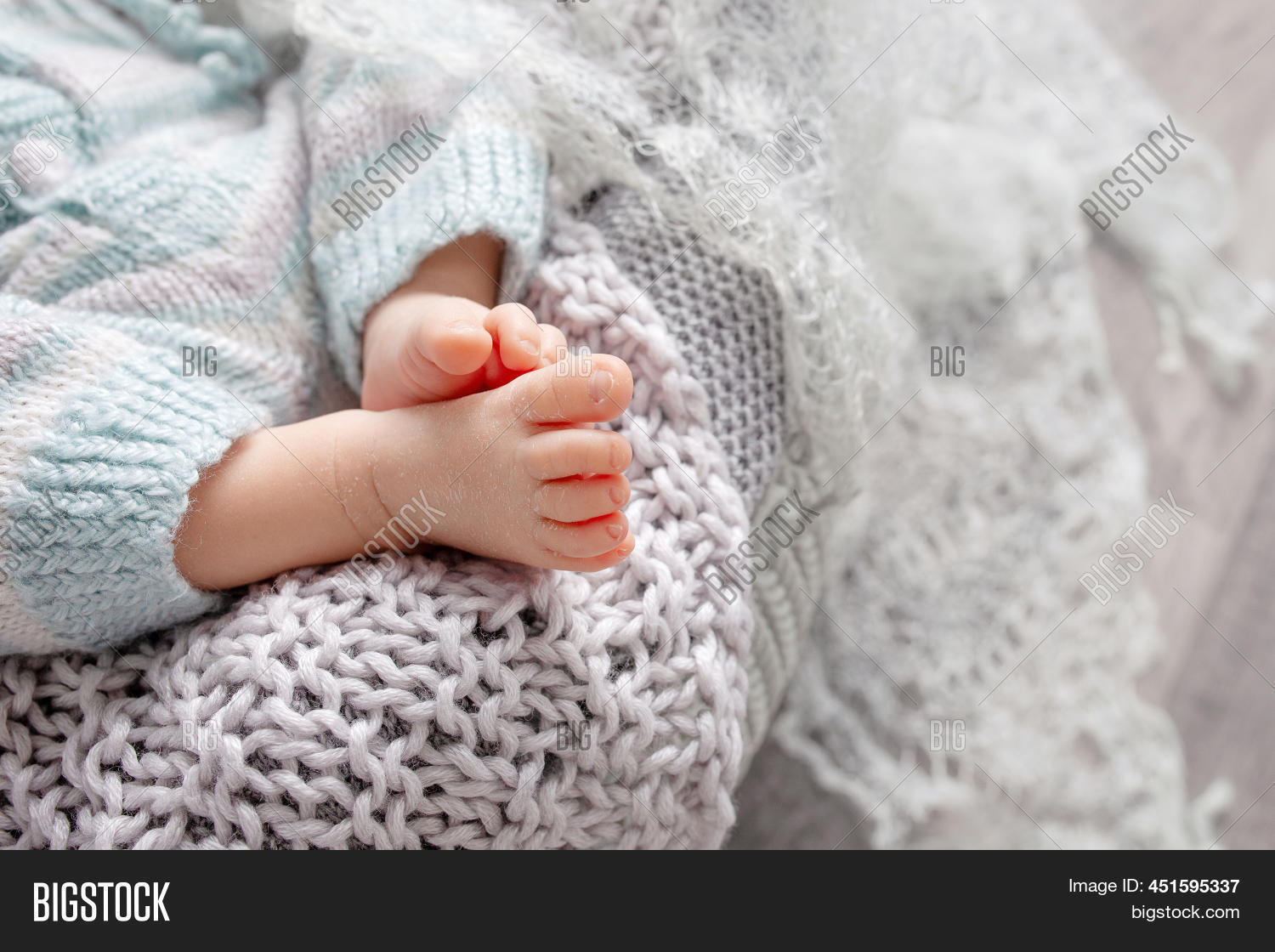 Tiny Foot Newborn Baby Image & Photo (Free Trial) | Bigstock