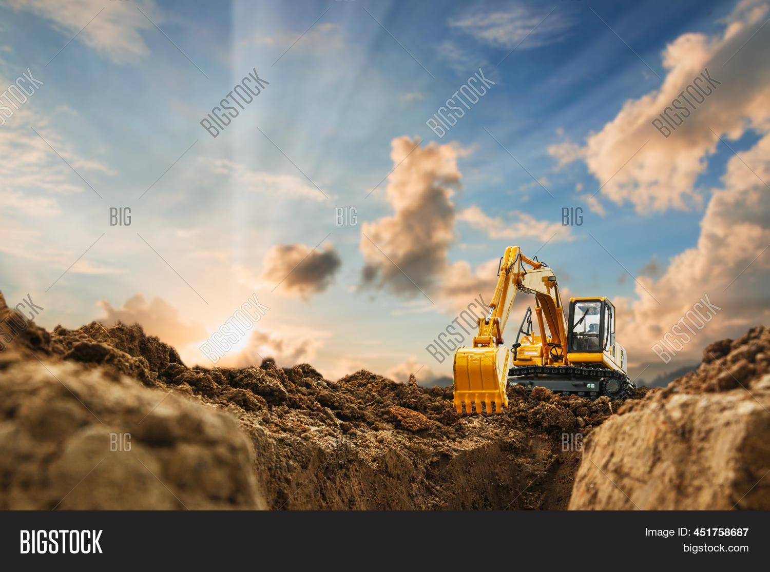 Excavator Bucket Lift Image & Photo (Free Trial) | Bigstock
