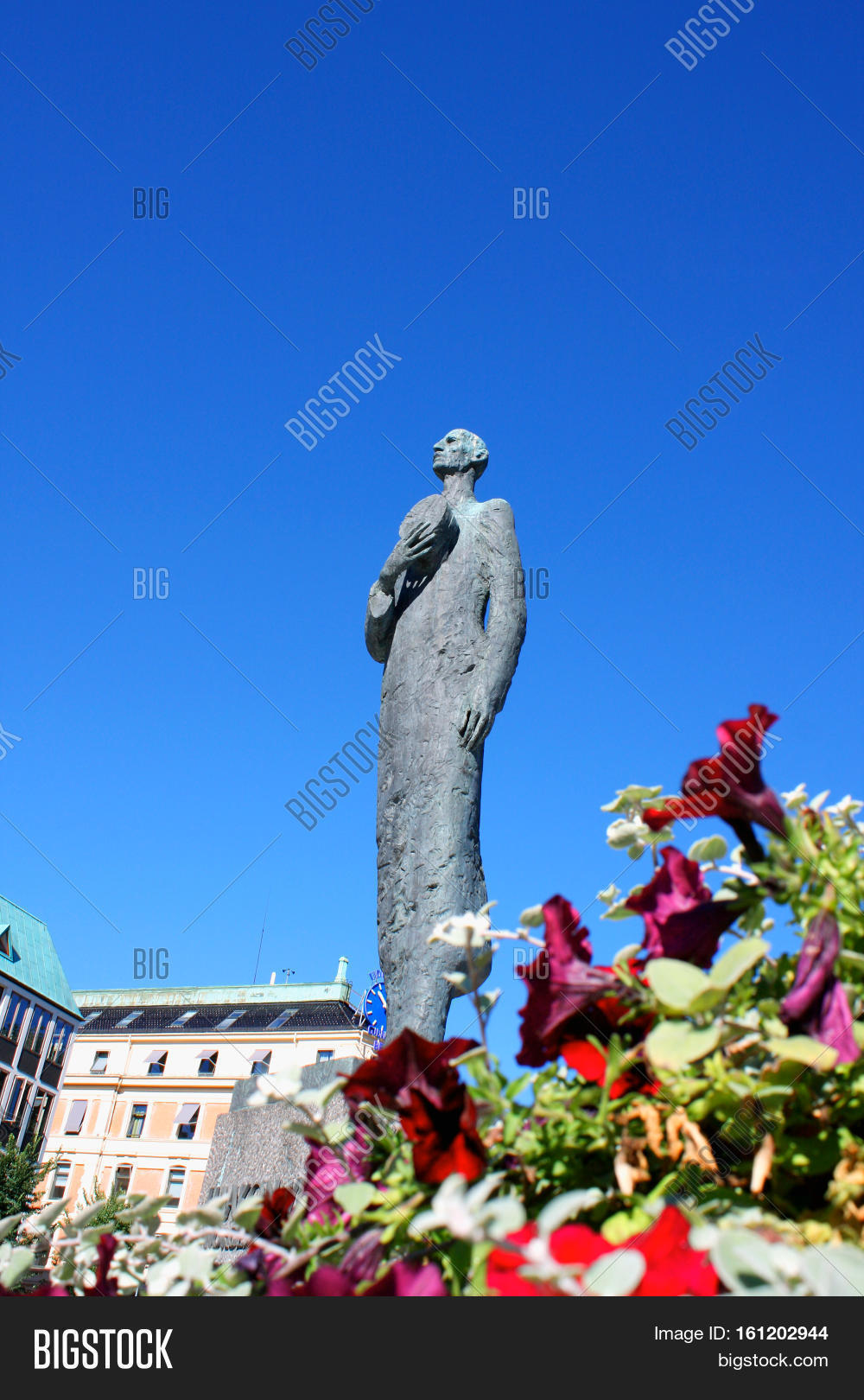 Statue King Haakon VII Image & Photo (Free Trial) | Bigstock