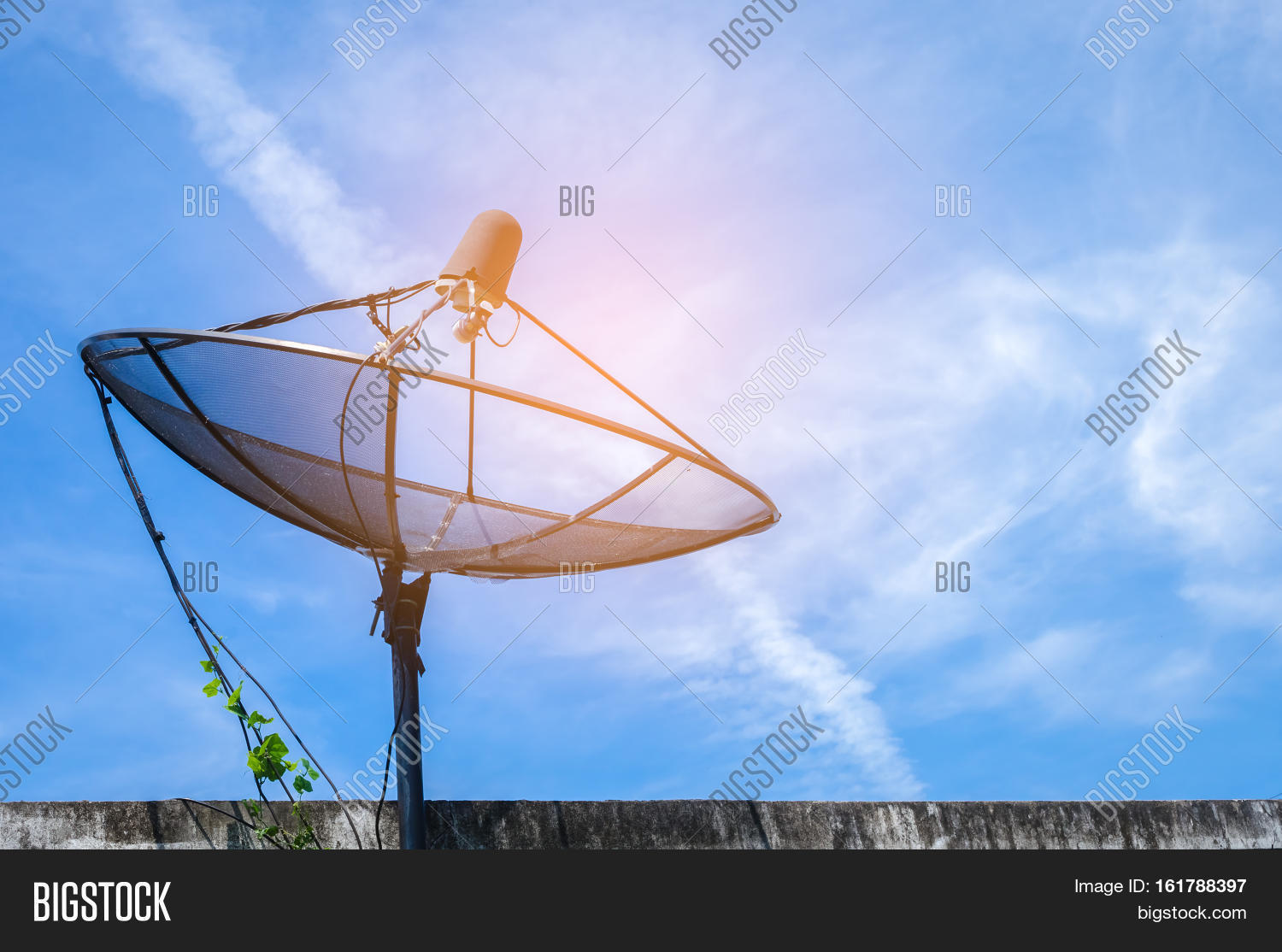 Old Satellite Dish Image & Photo (Free Trial) | Bigstock