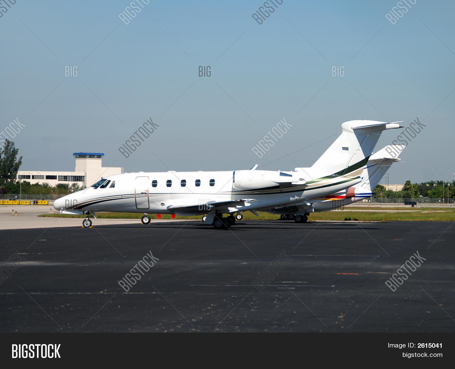 Small Private Jet Image & Photo (Free Trial) | Bigstock
