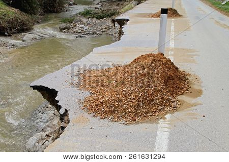 Dangerous Road Erosion Image & Photo (Free Trial) | Bigstock