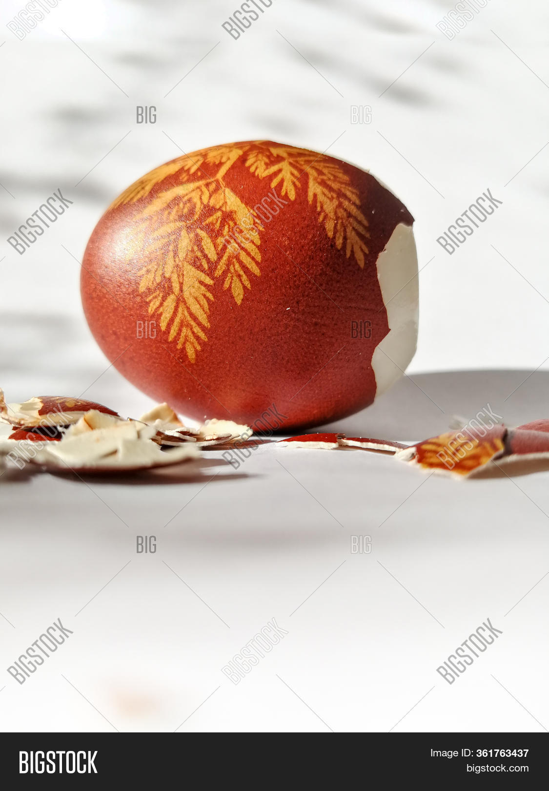 Cracked Easter Egg Image & Photo (Free Trial) | Bigstock