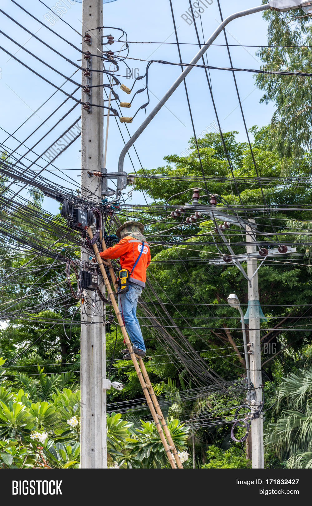 Working Install Image & Photo (Free Trial) | Bigstock