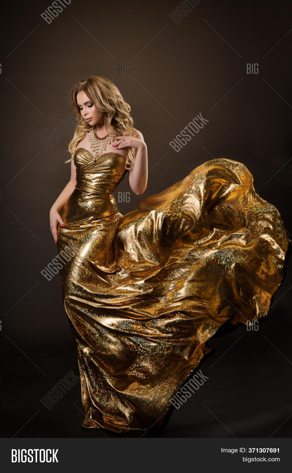 Dancing Woman Gold Image & Photo (Free Trial) | Bigstock