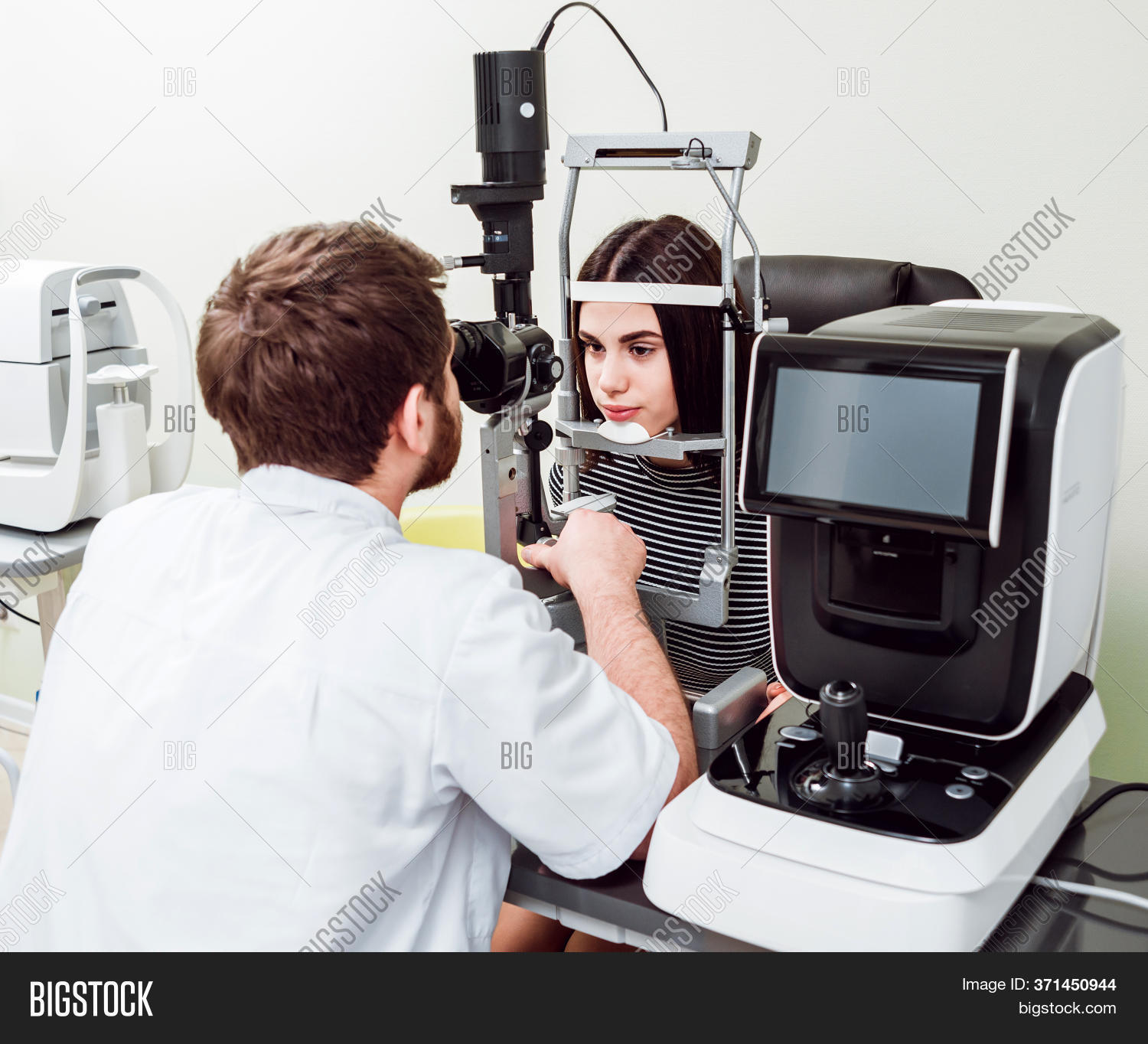 Slit Lamp Examination Image & Photo (Free Trial) | Bigstock