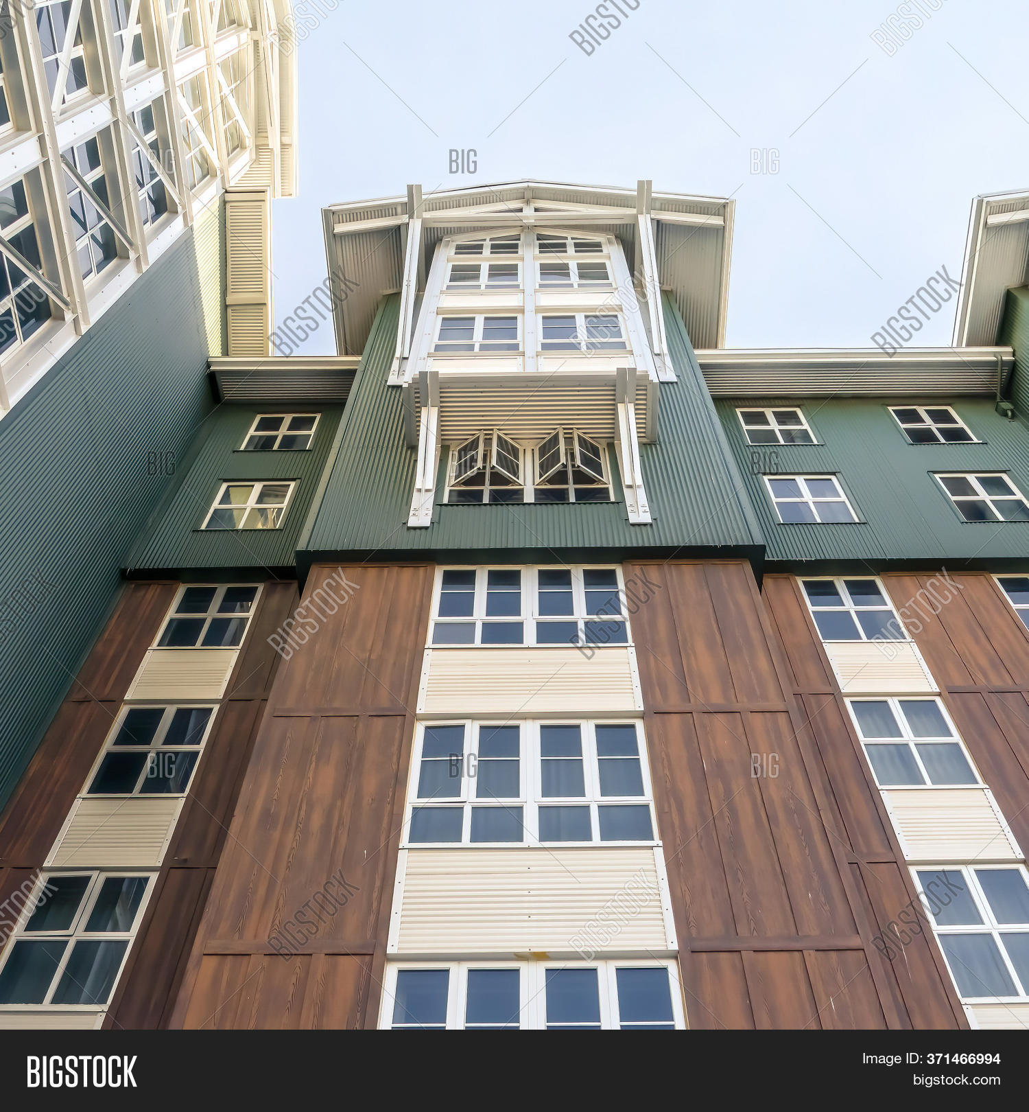 Square Exterior Image & Photo (Free Trial) | Bigstock