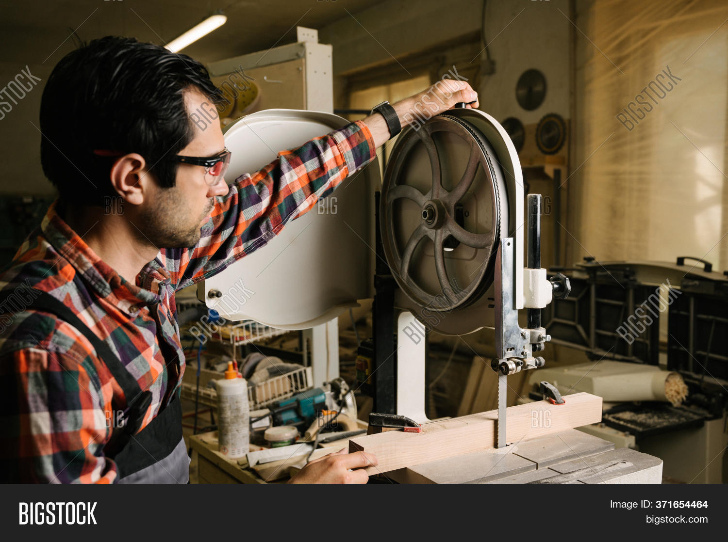 Man Sawing Wooden Image & Photo (Free Trial) | Bigstock