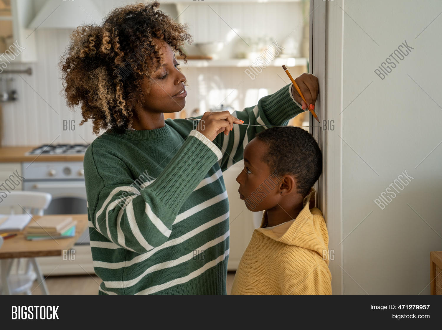 Smiling afbeelding en foto (gratis proefversie) | Bigstock