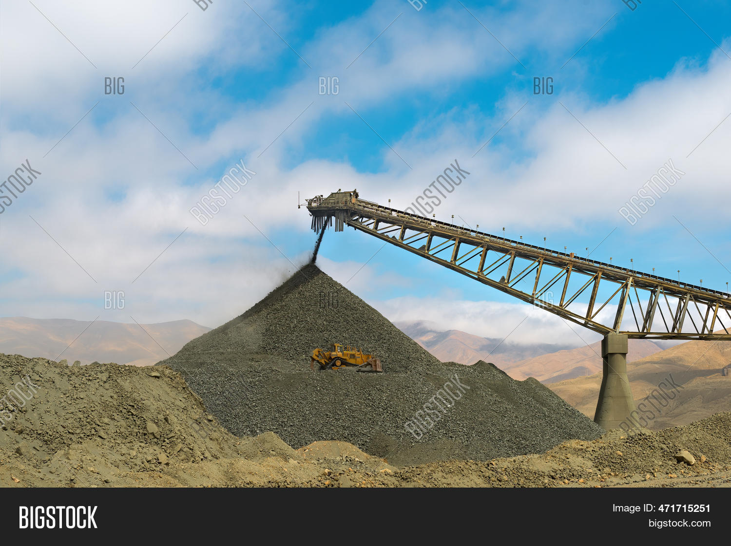 Stockpile Conveyor Image & Photo (Free Trial) | Bigstock