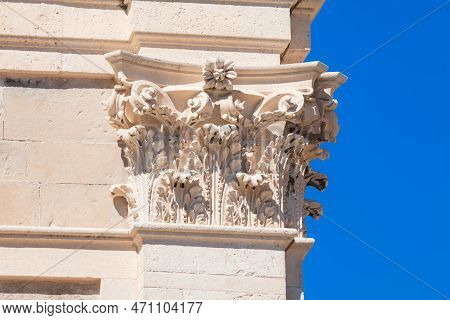 Corinthian Column Image & Photo (Free Trial) | Bigstock