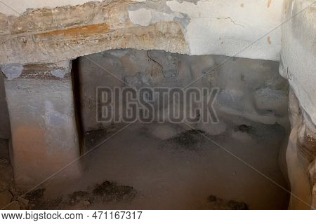 Inside Water Cistern Image & Photo (Free Trial) | Bigstock