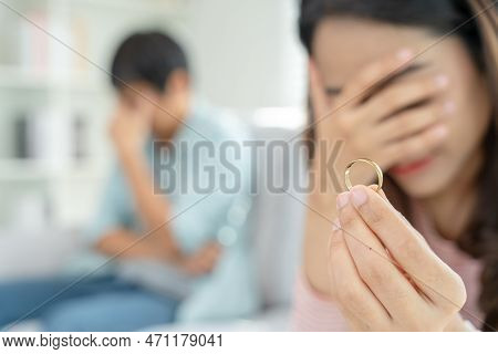 Divorce. Woman Remove Image & Photo (Free Trial) | Bigstock