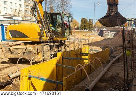 Excavator Filling Deep Image & Photo (Free Trial) | Bigstock