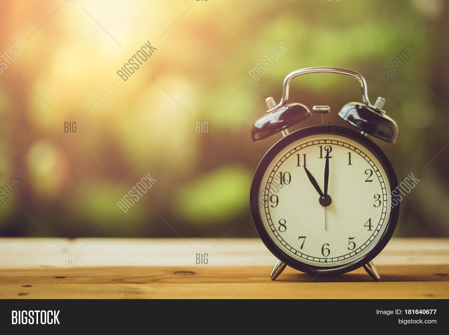 11 O'clock Retro Clock Image & Photo (Free Trial) | Bigstock