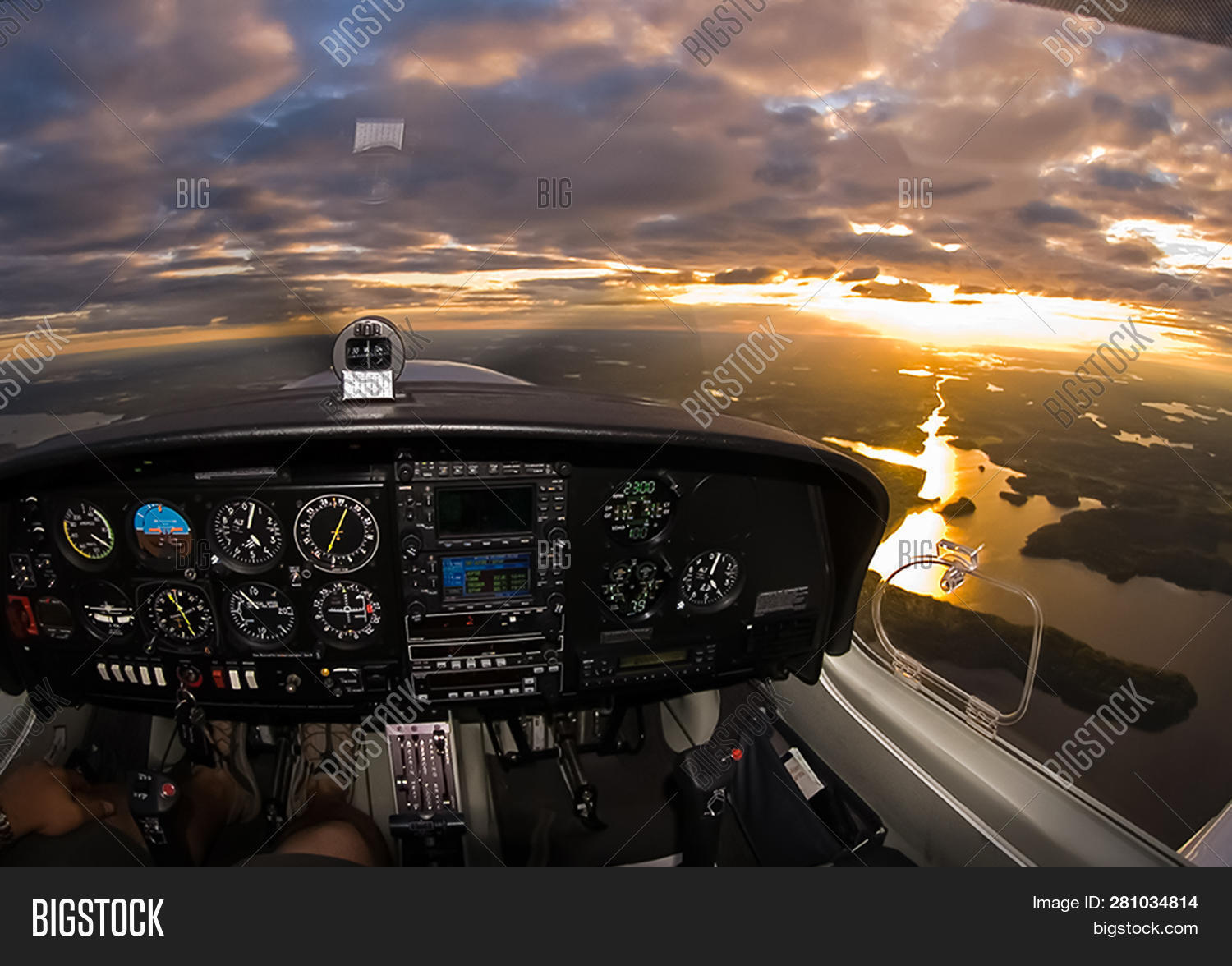 Cockpit Passenger Image & Photo (Free Trial) | Bigstock