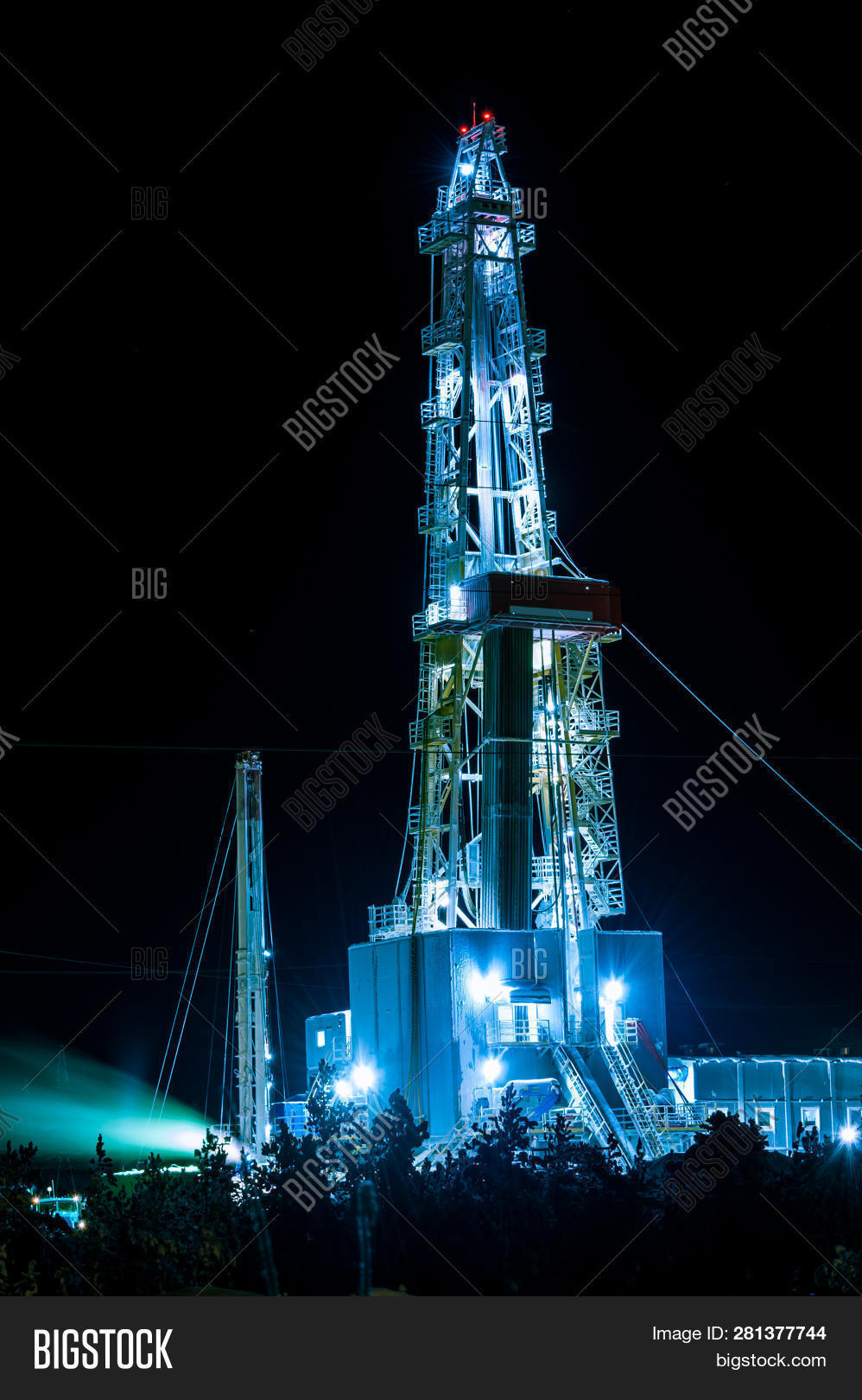 Oil Gas Drilling Rig Image & Photo (Free Trial) | Bigstock