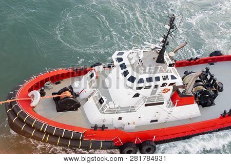 Tug Boat Tow Line Image & Photo (Free Trial) | Bigstock