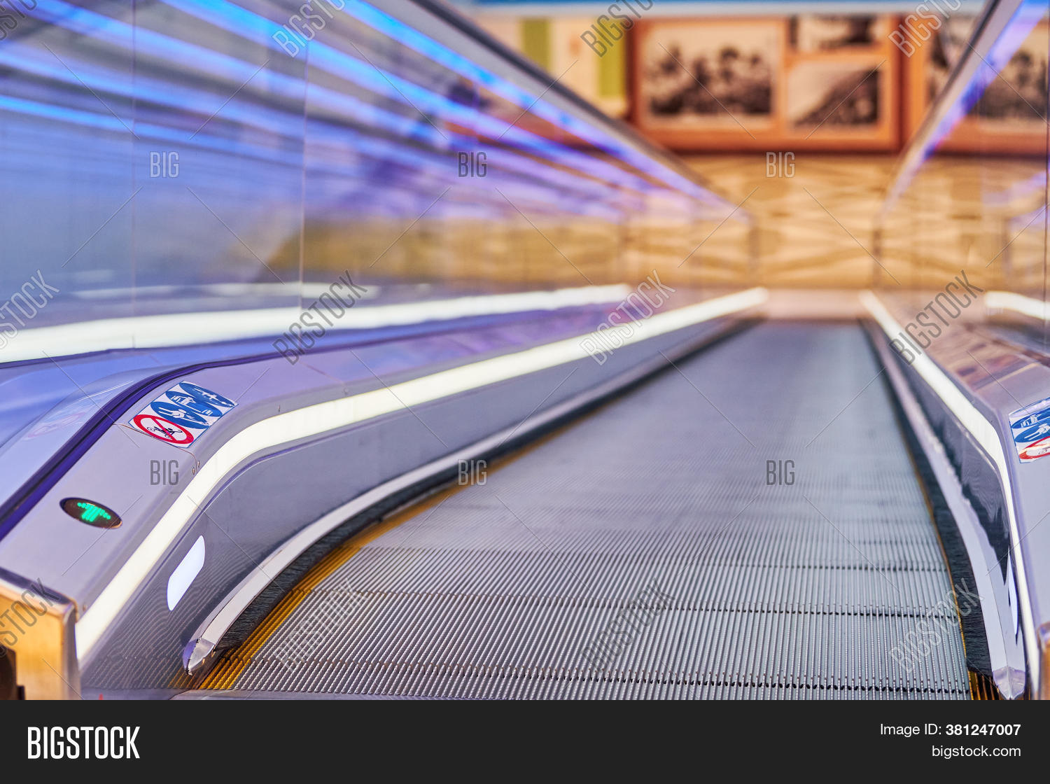 Moving Walkway Image & Photo (Free Trial) | Bigstock