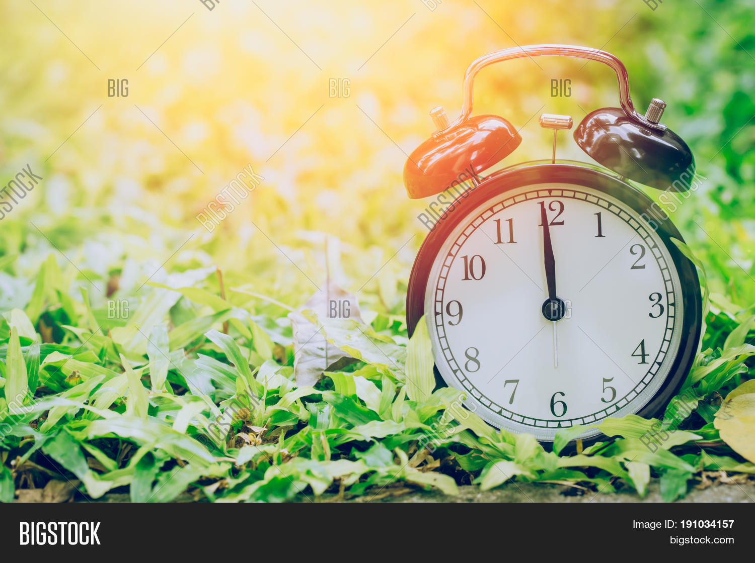 12 O'clock Retro Clock Image & Photo (Free Trial) | Bigstock