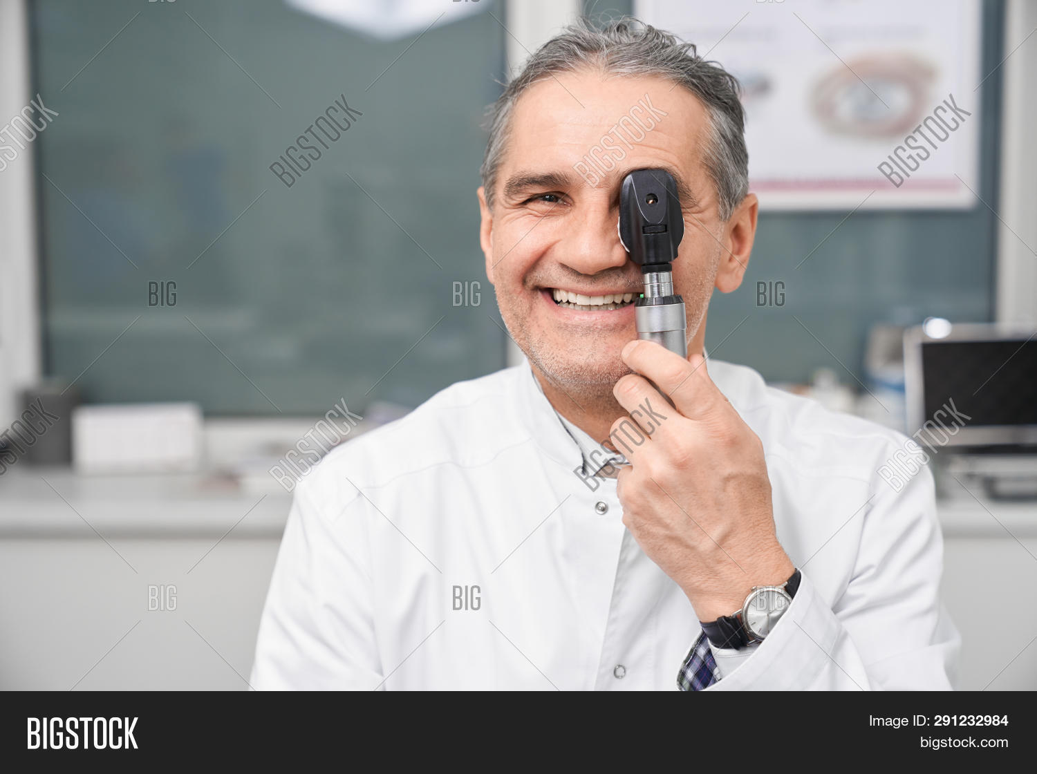 Doctor Optometrist Image & Photo (Free Trial) | Bigstock