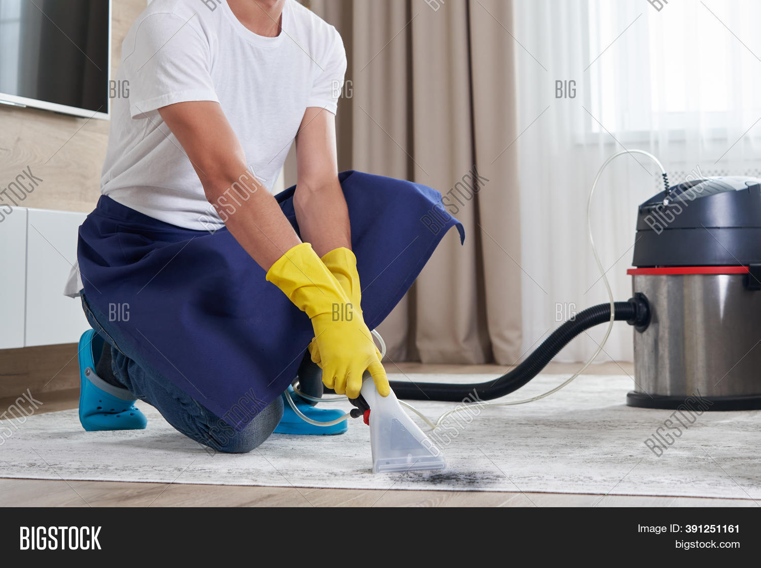Man Cleaning Carpet Image & Photo (Free Trial) | Bigstock