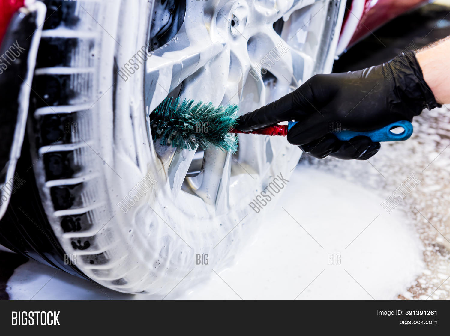 Cleaning Car Wheel Image & Photo (Free Trial) | Bigstock