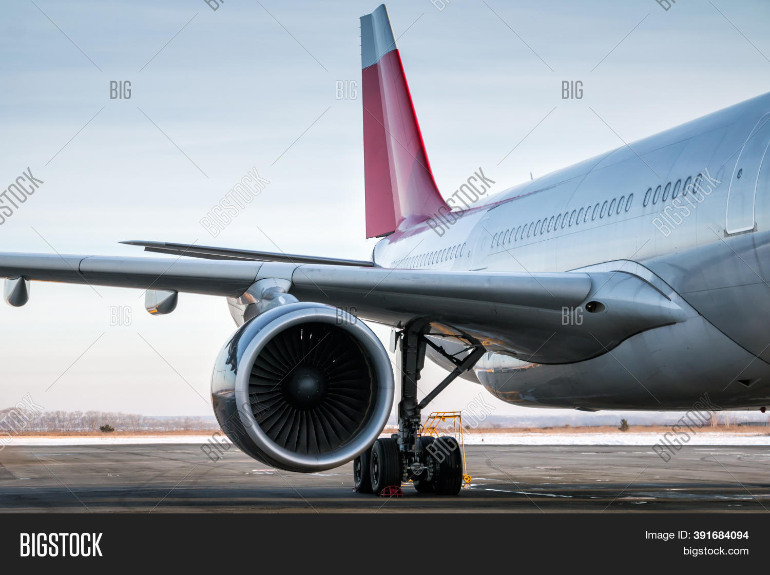 Close- Wing, Engine, Image & Photo (Free Trial) | Bigstock