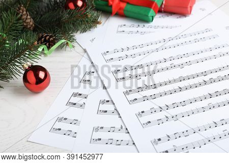 Christmas Music Notes Background Images, Illustrations & Vectors (Free ...