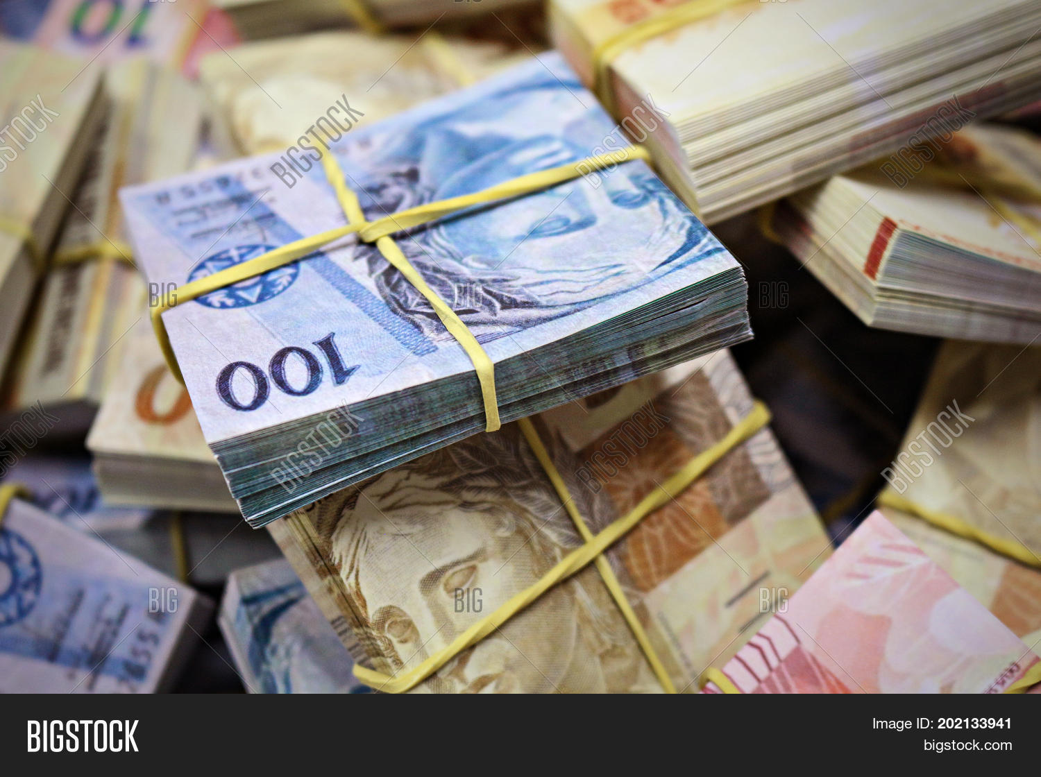 Real Brazilian Money Image & Photo (Free Trial) | Bigstock