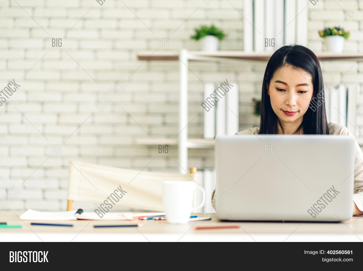 Woman Talk Speak Using Image & Photo (Free Trial) | Bigstock