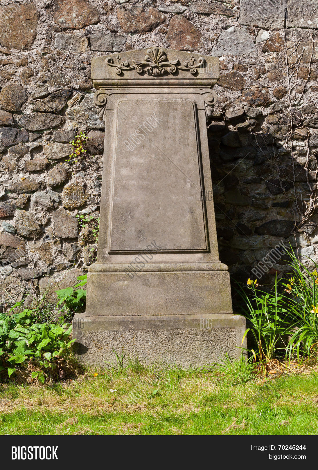 Very Old Gravestone Image & Photo (Free Trial) | Bigstock